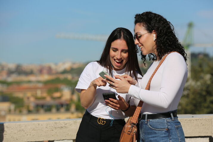 How Vox Group Accessories Enhance the Group Tour Experience